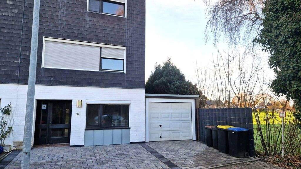 Haus 133 m² 1290 € zur Miete Schillerstraße 16,Hochneukirch,Jüchen (41363)