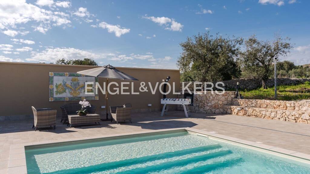 Haus 216 m² 900000 € zum Kauf Contrada Meti (96017)